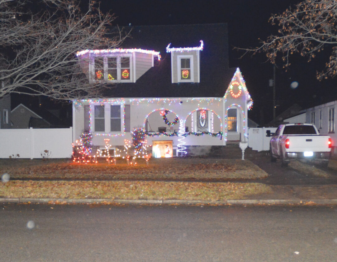 Decking the halls | News, Sports, Jobs - Daily Press